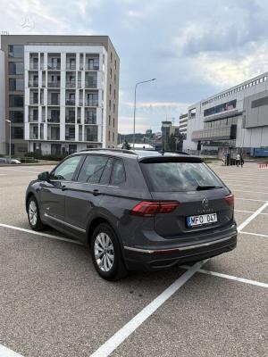 Pelēks Volkswagen Tiguan 2022 Viļņa, ar dzinēja tilpumu 1.50 L un nobraukumu 113 tūkst. km par 23330 €, foto 4 vietnē AUTOMOTO.COM.LV