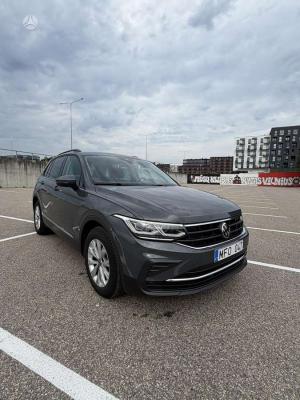 Pelēks Volkswagen Tiguan 2022 Viļņa, ar dzinēja tilpumu 1.50 L un nobraukumu 113 tūkst. km par 23330 €, foto 6 vietnē AUTOMOTO.COM.LV