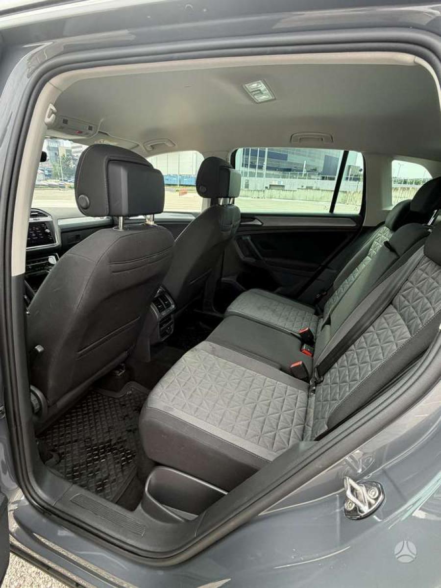 Pelēks Volkswagen Tiguan 2022 Viļņa, ar dzinēja tilpumu 1.50 L un nobraukumu 113 tūkst. km par 23330 €, foto 7 vietnē AUTOMOTO.COM.LV