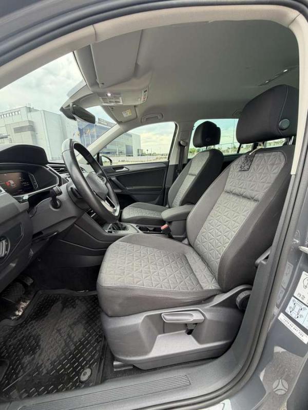 Grey Volkswagen Tiguan 2022 in Vilnius, with an engine capacity of 1.50 L and mileage of 113 thousand km for 23330 €, photo 10 on AUTOMOTO.COM.LV