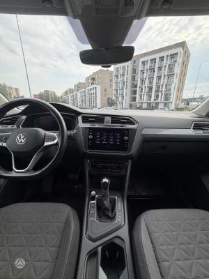 Pelēks Volkswagen Tiguan 2022 Viļņa, ar dzinēja tilpumu 1.50 L un nobraukumu 113 tūkst. km par 23330 €, foto 13 vietnē AUTOMOTO.COM.LV