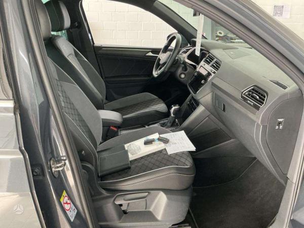 Grey Volkswagen Tiguan 2022 in Vilnius, with an engine capacity of 1.50 L and mileage of 34 thousand km for 32430 €, photo 6 on AUTOMOTO.COM.LV
