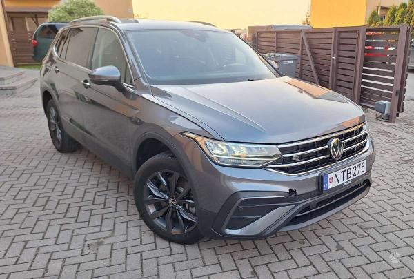 Grey Volkswagen Tiguan 2022 in Kaunas, with an engine capacity of 1.98 L and mileage of 87 thousand km for 23500 €, photo 6 on AUTOMOTO.COM.LV