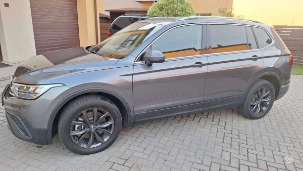 Grey Volkswagen Tiguan 2022 in Kaunas, with an engine capacity of 1.98 L and mileage of 87 thousand km for 23500 €, photo 7 on AUTOMOTO.COM.LV