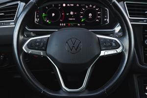 Grey Volkswagen Tiguan 2022 in Ventspils, with an engine capacity of 2.00 L and mileage of 134 thousand km for 28300 €, photo 19 on AUTOMOTO.COM.LV