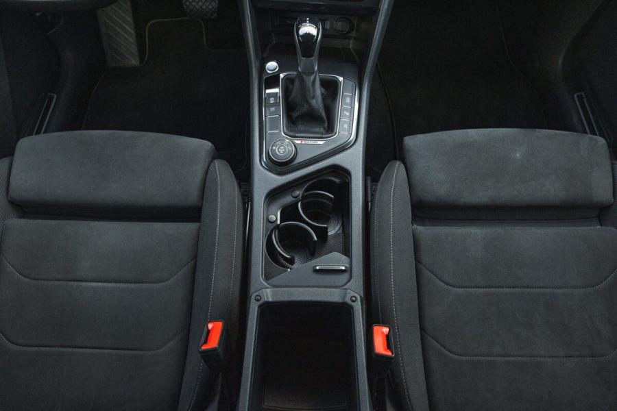 Grey Volkswagen Tiguan 2022 in Ventspils, with an engine capacity of 2.00 L and mileage of 134 thousand km for 28300 €, photo 28 on AUTOMOTO.COM.LV