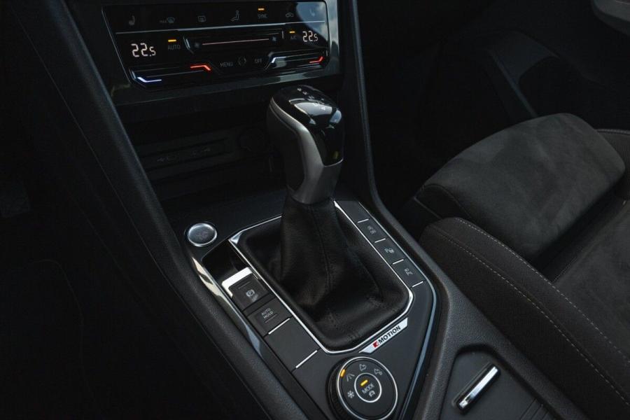 Grey Volkswagen Tiguan 2022 in Ventspils, with an engine capacity of 2.00 L and mileage of 134 thousand km for 28300 €, photo 29 on AUTOMOTO.COM.LV