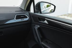 Grey Volkswagen Tiguan 2022 in Ventspils, with an engine capacity of 2.00 L and mileage of 134 thousand km for 28300 €, photo 37 on AUTOMOTO.COM.LV