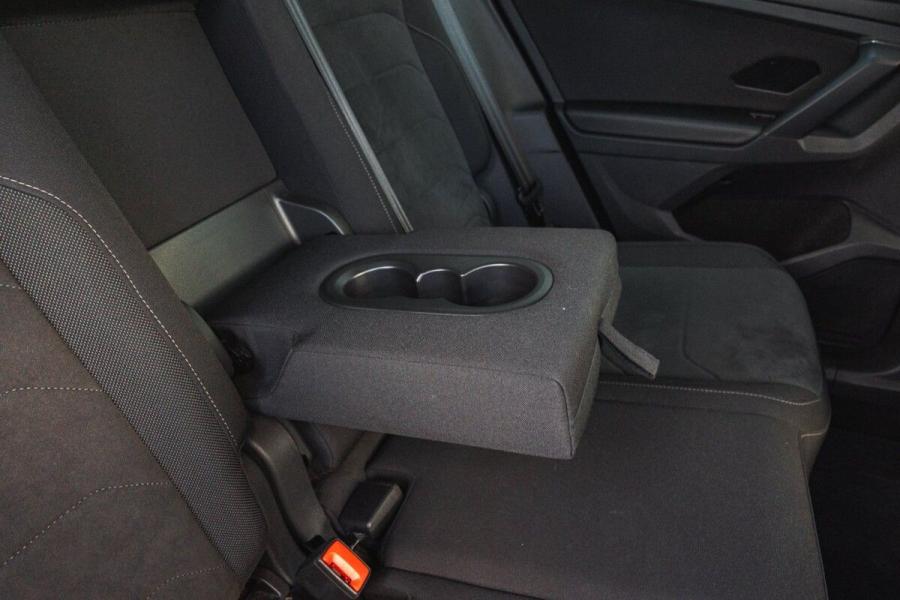 Grey Volkswagen Tiguan 2022 in Ventspils, with an engine capacity of 2.00 L and mileage of 134 thousand km for 28300 €, photo 40 on AUTOMOTO.COM.LV