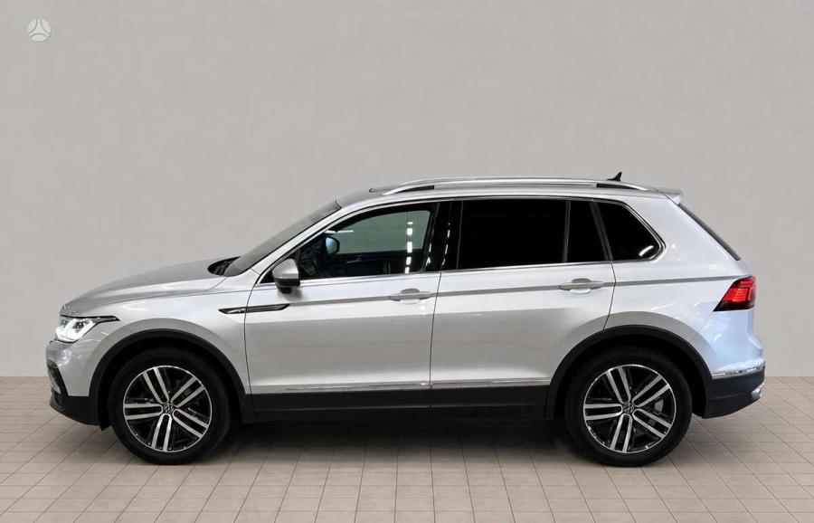 Grey Volkswagen Tiguan 2022 in Kaunas, with an engine capacity of 1.97 L and mileage of 169 thousand km for 24600 €, photo 3 on AUTOMOTO.COM.LV