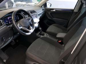 Grey Volkswagen Tiguan 2022 in Vilnius, with an engine capacity of 1.40 L and mileage of 134 thousand km for 21900 €, photo 6 on AUTOMOTO.COM.LV