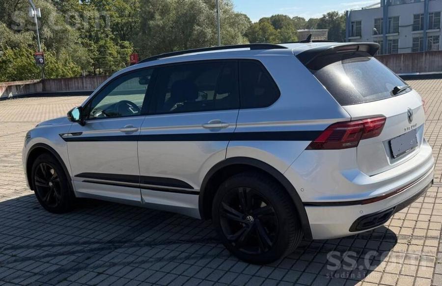 Grey Volkswagen Tiguan 2022 in Riga, with an engine capacity of 2.00 L and mileage of 52 thousand km for 34200 €, photo 3 on AUTOMOTO.COM.LV