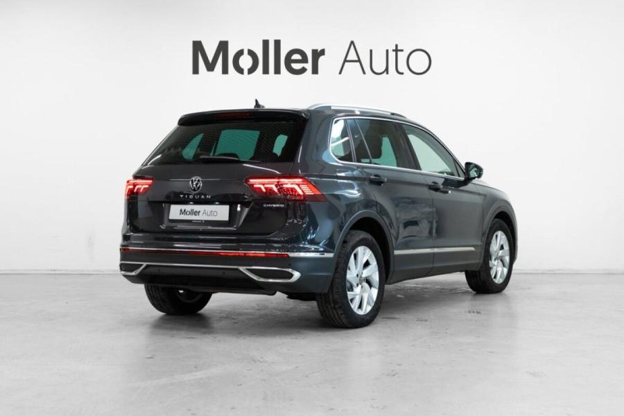 Grey Volkswagen Tiguan 2022 in Vilnius, with an engine capacity of 1.40 L and mileage of 131 thousand km for 23900 €, photo 4 on AUTOMOTO.COM.LV