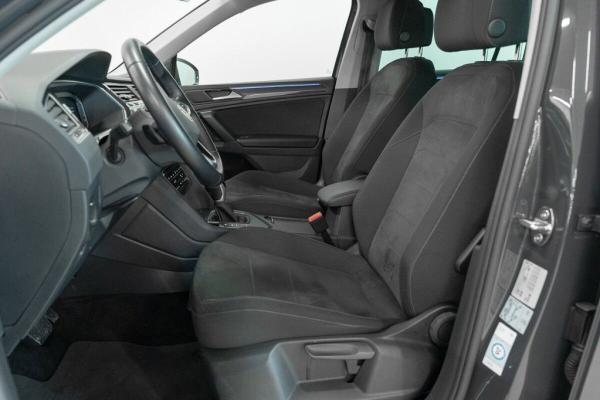 Pelēks Volkswagen Tiguan 2022 Viļņa, ar dzinēja tilpumu 1.40 L un nobraukumu 131 tūkst. km par 23900 €, foto 8 vietnē AUTOMOTO.COM.LV