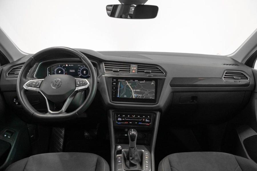 Grey Volkswagen Tiguan 2022 in Vilnius, with an engine capacity of 1.40 L and mileage of 131 thousand km for 23900 €, photo 9 on AUTOMOTO.COM.LV