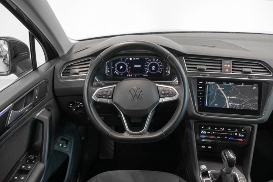 Grey Volkswagen Tiguan 2022 in Vilnius, with an engine capacity of 1.40 L and mileage of 131 thousand km for 23900 €, photo 10 on AUTOMOTO.COM.LV