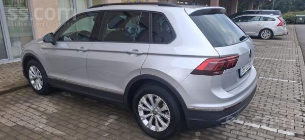 Grey Volkswagen Tiguan 2022 in Jelgava, with an engine capacity of 2.00 L and mileage of 65 thousand km for 26450 €, photo 5 on AUTOMOTO.COM.LV