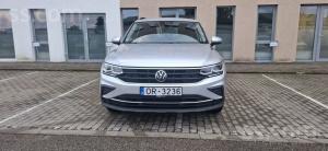 Grey Volkswagen Tiguan 2022 in Jelgava, with an engine capacity of 2.00 L and mileage of 65 thousand km for 26450 €, photo 7 on AUTOMOTO.COM.LV
