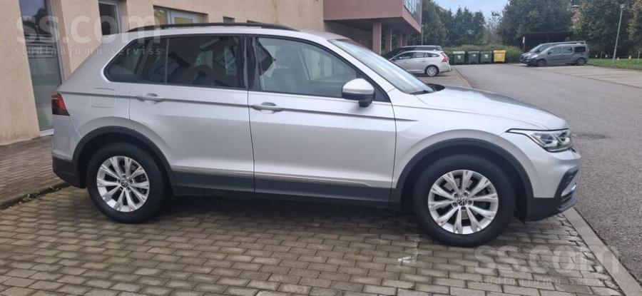 Grey Volkswagen Tiguan 2022 in Jelgava, with an engine capacity of 2.00 L and mileage of 65 thousand km for 26450 €, photo 8 on AUTOMOTO.COM.LV