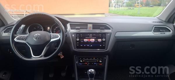 Grey Volkswagen Tiguan 2022 in Jelgava, with an engine capacity of 2.00 L and mileage of 65 thousand km for 26450 €, photo 10 on AUTOMOTO.COM.LV