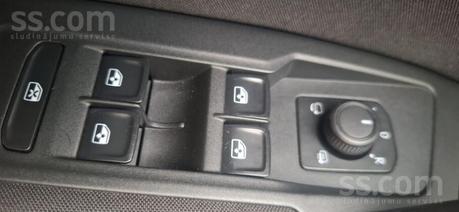 Grey Volkswagen Tiguan 2022 in Jelgava, with an engine capacity of 2.00 L and mileage of 65 thousand km for 26450 €, photo 16 on AUTOMOTO.COM.LV