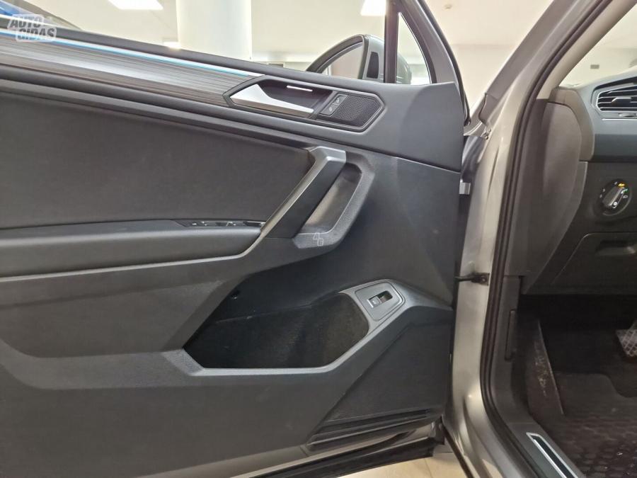 Grey Volkswagen Tiguan 2022 in Vilnius, with an engine capacity of 1.50 L and mileage of 84 thousand km for 24000 €, photo 12 on AUTOMOTO.COM.LV