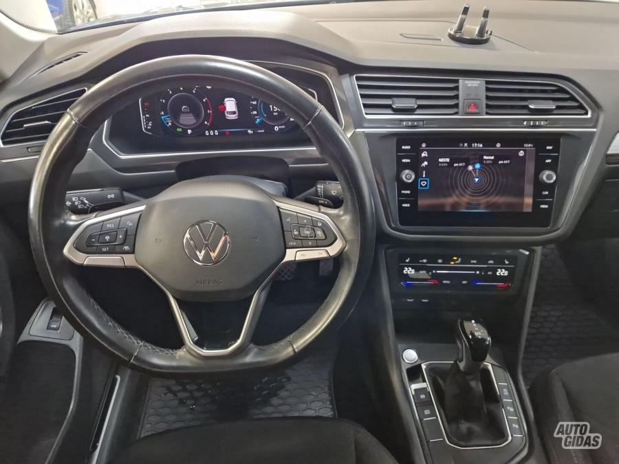 Grey Volkswagen Tiguan 2022 in Vilnius, with an engine capacity of 1.50 L and mileage of 84 thousand km for 24000 €, photo 15 on AUTOMOTO.COM.LV