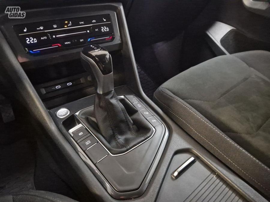 Grey Volkswagen Tiguan 2022 in Vilnius, with an engine capacity of 1.50 L and mileage of 84 thousand km for 24000 €, photo 17 on AUTOMOTO.COM.LV