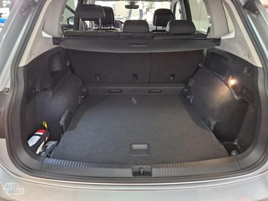 Grey Volkswagen Tiguan 2022 in Vilnius, with an engine capacity of 1.50 L and mileage of 84 thousand km for 24000 €, photo 19 on AUTOMOTO.COM.LV