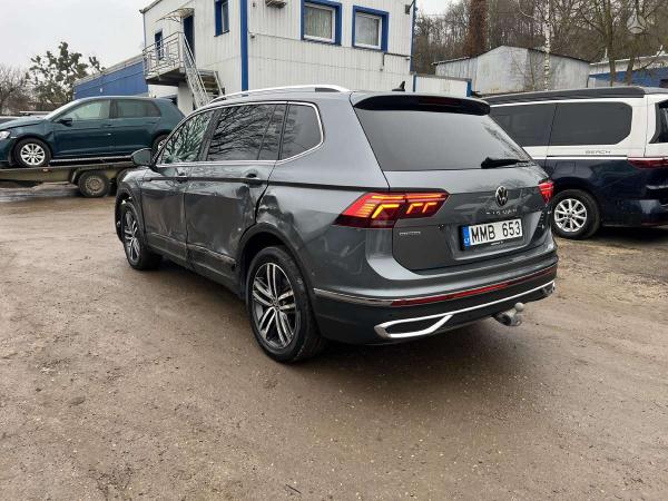 Pelēks Volkswagen Tiguan 2023 Kauņa, ar dzinēja tilpumu 1.98 L un nobraukumu 89 tūkst. km par 19400 €, foto 4 vietnē AUTOMOTO.COM.LV
