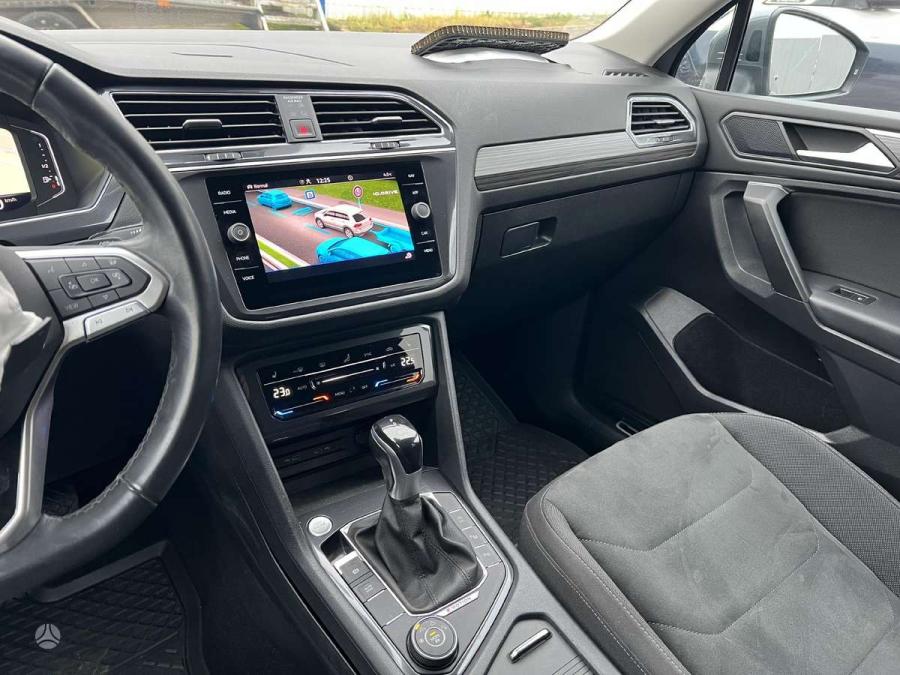 Pelēks Volkswagen Tiguan 2023 Kauņa, ar dzinēja tilpumu 1.98 L un nobraukumu 89 tūkst. km par 19400 €, foto 23 vietnē AUTOMOTO.COM.LV