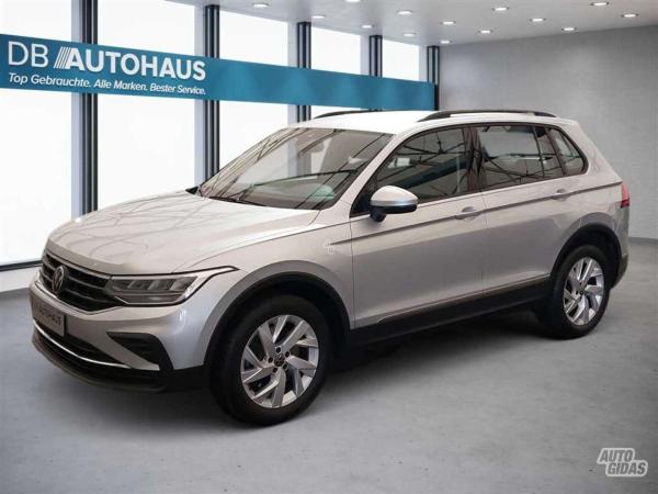 Pelēks Volkswagen Tiguan 2023 Kauņa, ar dzinēja tilpumu 2.00 L un nobraukumu 50 tūkst. km par 31480 €, foto 1 vietnē AUTOMOTO.COM.LV