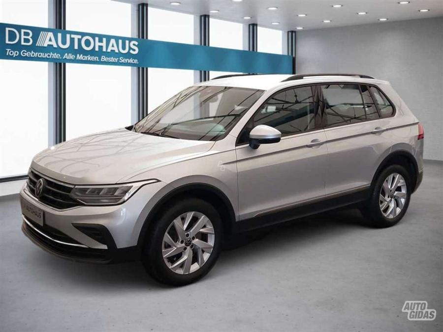 Grey Volkswagen Tiguan 2023 in Kaunas, with an engine capacity of 2.00 L and mileage of 50 thousand km for 31480 €, photo 1 on AUTOMOTO.COM.LV