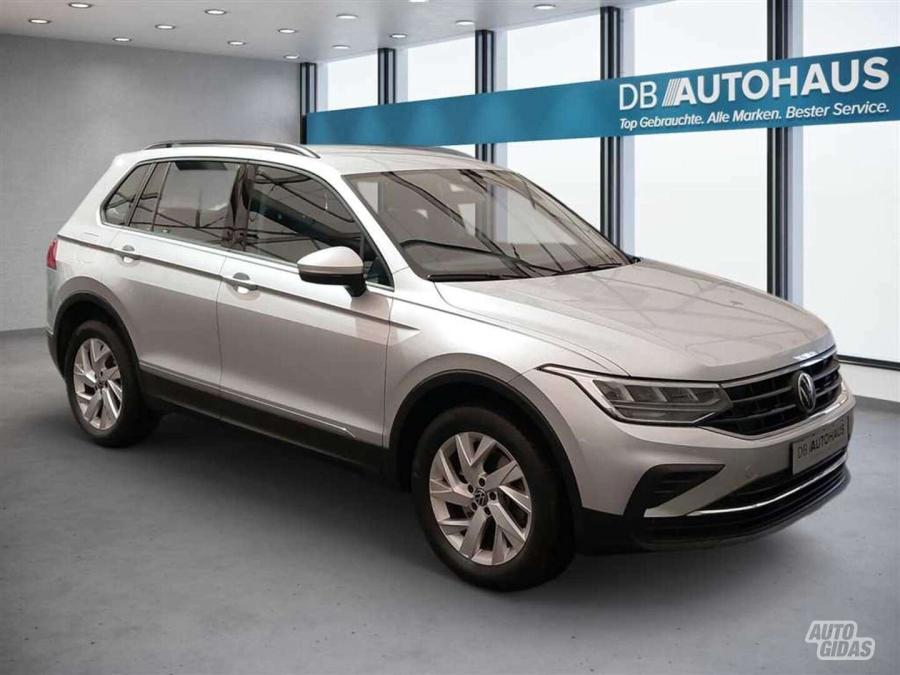 Grey Volkswagen Tiguan 2023 in Kaunas, with an engine capacity of 2.00 L and mileage of 50 thousand km for 31480 €, photo 2 on AUTOMOTO.COM.LV