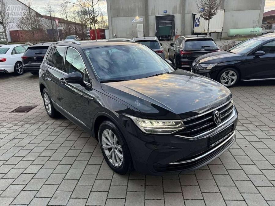 Grey Volkswagen Tiguan 2023 in Kaunas, with an engine capacity of 1.50 L and mileage of 20 thousand km for 26883 €, photo 1 on AUTOMOTO.COM.LV