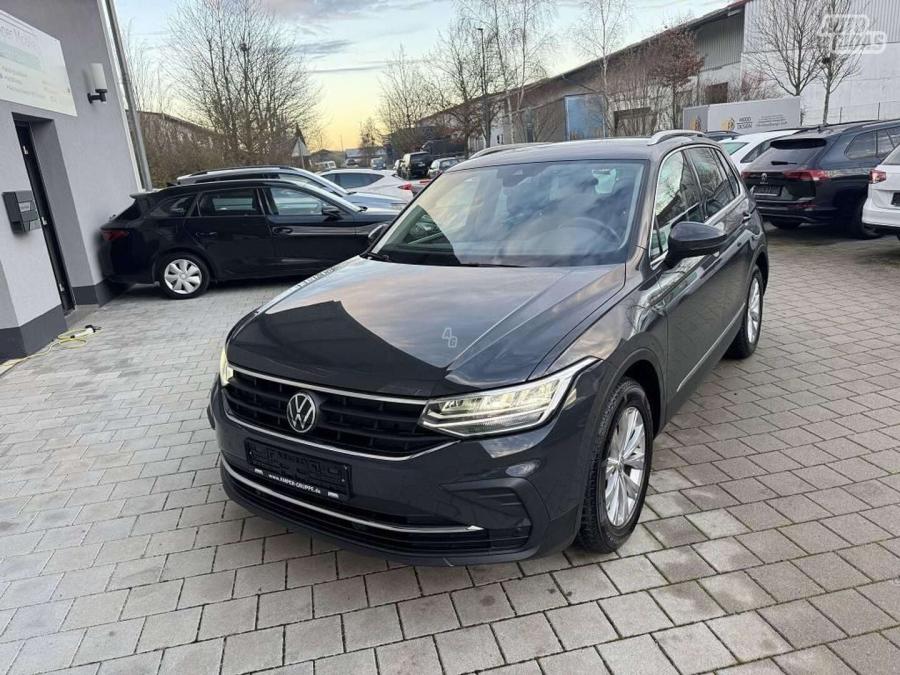 Grey Volkswagen Tiguan 2023 in Kaunas, with an engine capacity of 1.50 L and mileage of 20 thousand km for 26883 €, photo 3 on AUTOMOTO.COM.LV