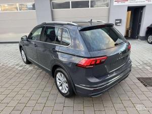 Grey Volkswagen Tiguan 2023 in Kaunas, with an engine capacity of 1.50 L and mileage of 20 thousand km for 26883 €, photo 5 on AUTOMOTO.COM.LV