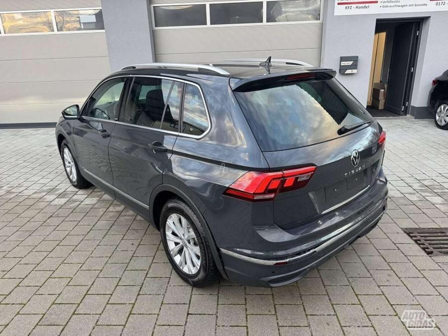 Grey Volkswagen Tiguan 2023 in Kaunas, with an engine capacity of 1.50 L and mileage of 20 thousand km for 26883 €, photo 5 on AUTOMOTO.COM.LV