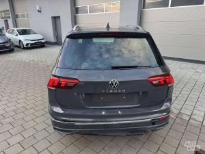 Grey Volkswagen Tiguan 2023 in Kaunas, with an engine capacity of 1.50 L and mileage of 20 thousand km for 26883 €, photo 7 on AUTOMOTO.COM.LV