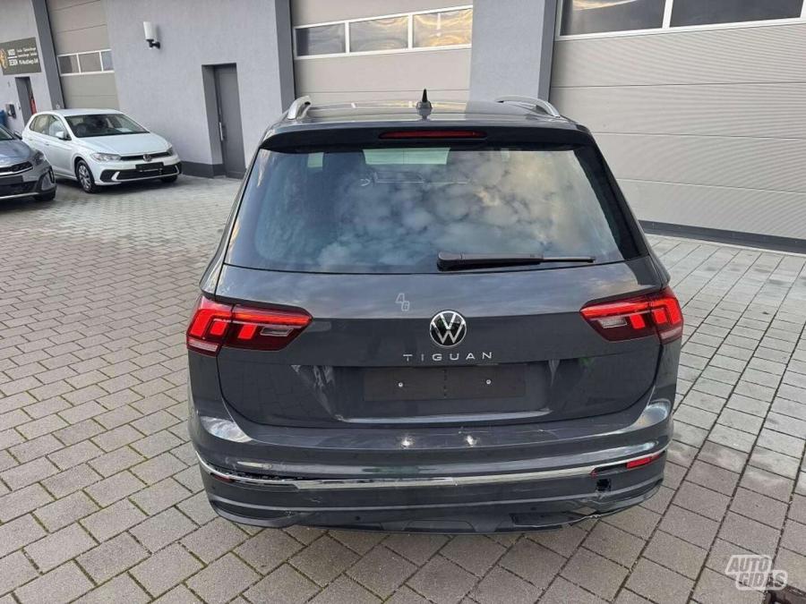 Grey Volkswagen Tiguan 2023 in Kaunas, with an engine capacity of 1.50 L and mileage of 20 thousand km for 26883 €, photo 7 on AUTOMOTO.COM.LV