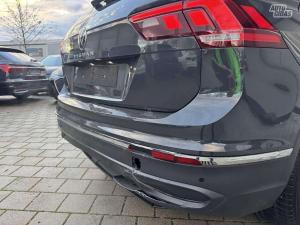Grey Volkswagen Tiguan 2023 in Kaunas, with an engine capacity of 1.50 L and mileage of 20 thousand km for 26883 €, photo 9 on AUTOMOTO.COM.LV