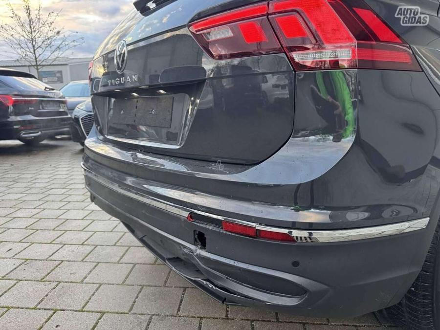 Grey Volkswagen Tiguan 2023 in Kaunas, with an engine capacity of 1.50 L and mileage of 20 thousand km for 26883 €, photo 9 on AUTOMOTO.COM.LV