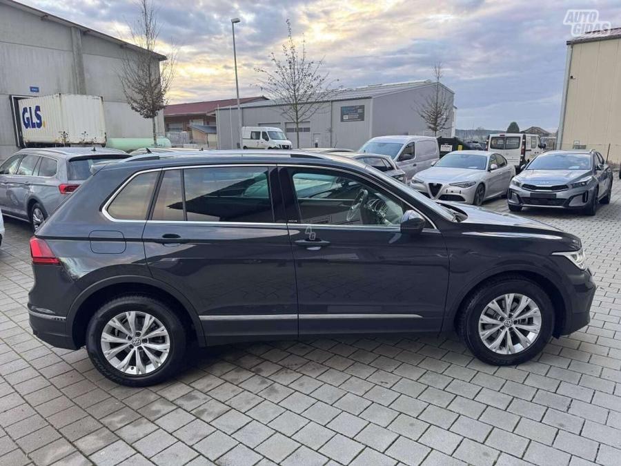 Grey Volkswagen Tiguan 2023 in Kaunas, with an engine capacity of 1.50 L and mileage of 20 thousand km for 26883 €, photo 11 on AUTOMOTO.COM.LV