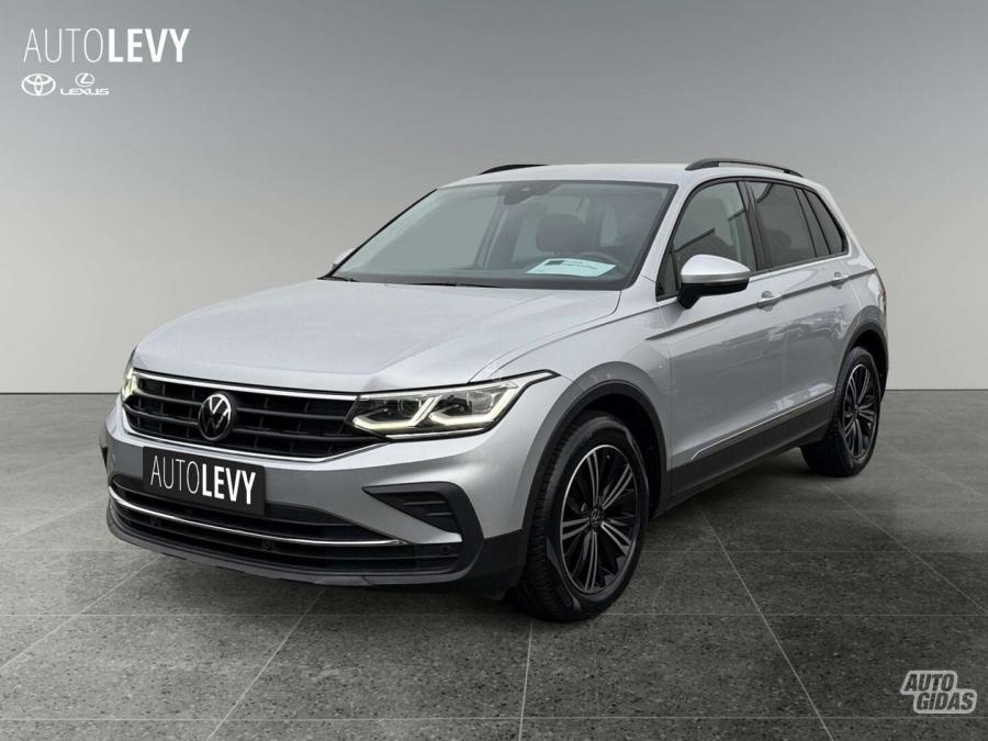 Pelēks Volkswagen Tiguan 2023 Kauņa, ar dzinēja tilpumu 2.00 L un nobraukumu 23 tūkst. km par 32895 €, foto 2 vietnē AUTOMOTO.COM.LV