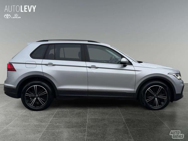 Pelēks Volkswagen Tiguan 2023 Kauņa, ar dzinēja tilpumu 2.00 L un nobraukumu 23 tūkst. km par 32895 €, foto 7 vietnē AUTOMOTO.COM.LV