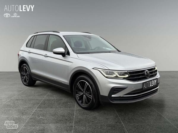 Pelēks Volkswagen Tiguan 2023 Kauņa, ar dzinēja tilpumu 2.00 L un nobraukumu 23 tūkst. km par 32895 €, foto 8 vietnē AUTOMOTO.COM.LV
