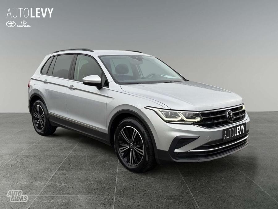 Pelēks Volkswagen Tiguan 2023 Kauņa, ar dzinēja tilpumu 2.00 L un nobraukumu 23 tūkst. km par 32895 €, foto 8 vietnē AUTOMOTO.COM.LV