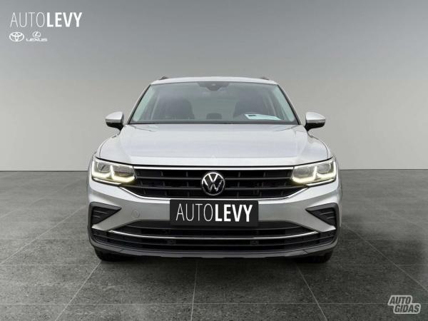 Pelēks Volkswagen Tiguan 2023 Kauņa, ar dzinēja tilpumu 2.00 L un nobraukumu 23 tūkst. km par 32895 €, foto 9 vietnē AUTOMOTO.COM.LV