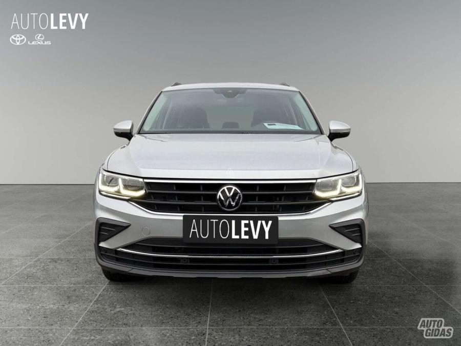 Pelēks Volkswagen Tiguan 2023 Kauņa, ar dzinēja tilpumu 2.00 L un nobraukumu 23 tūkst. km par 32895 €, foto 9 vietnē AUTOMOTO.COM.LV