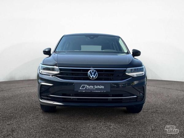 Grey Volkswagen Tiguan 2023 in Kaunas, with an engine capacity of 2.00 L and mileage of 77 thousand km for 25448 €, photo 9 on AUTOMOTO.COM.LV
